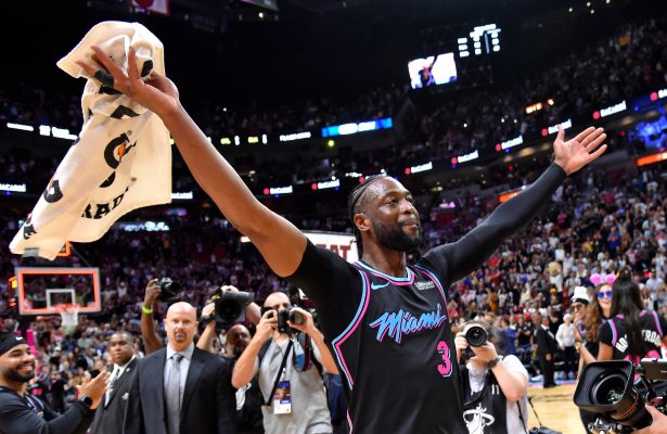Dwyane Wade Thanks Kobe Bryant After Hitting Game-Winner vs. Golden ...