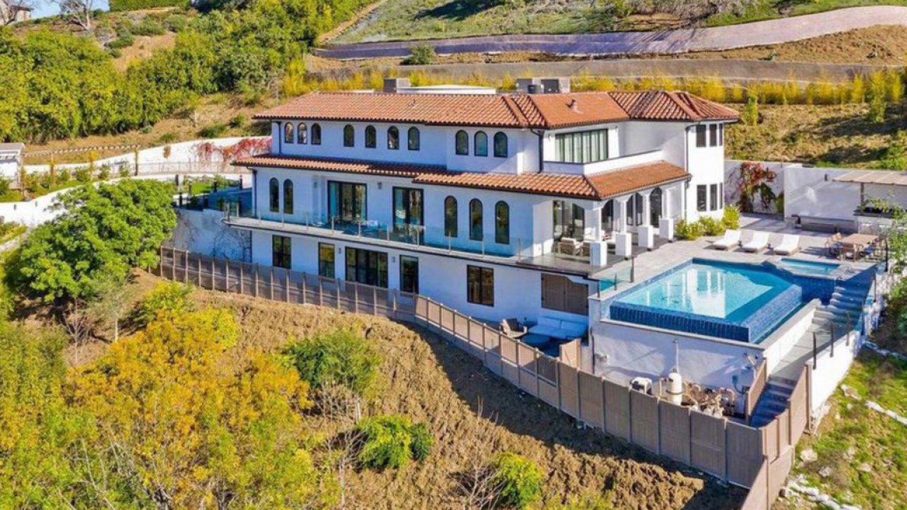 Dwyane Wade Pool Inside Dwyane Wade And Gabrielle Union's $22 Million
